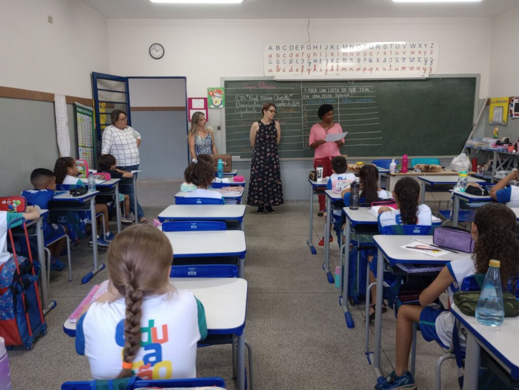 Lula sanciona piso salarial de R$ 5,1 mil para professores