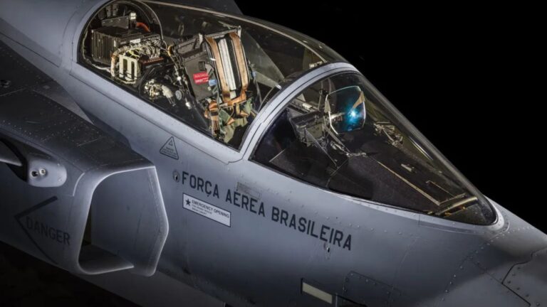 FAB recebe primeiro caça Gripen F para a frota brasileira